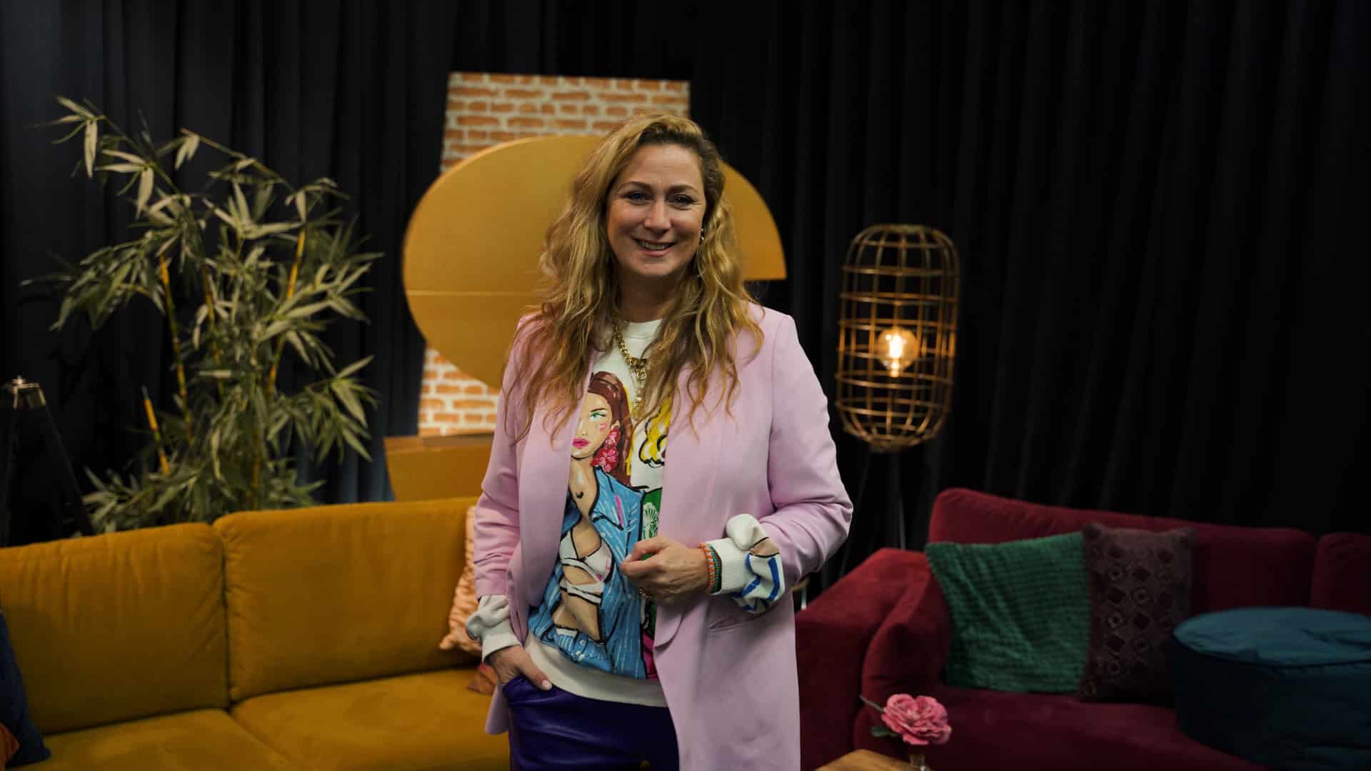 Video: Fabienne de Vries begon bij Radio Rondevenen - NLPO